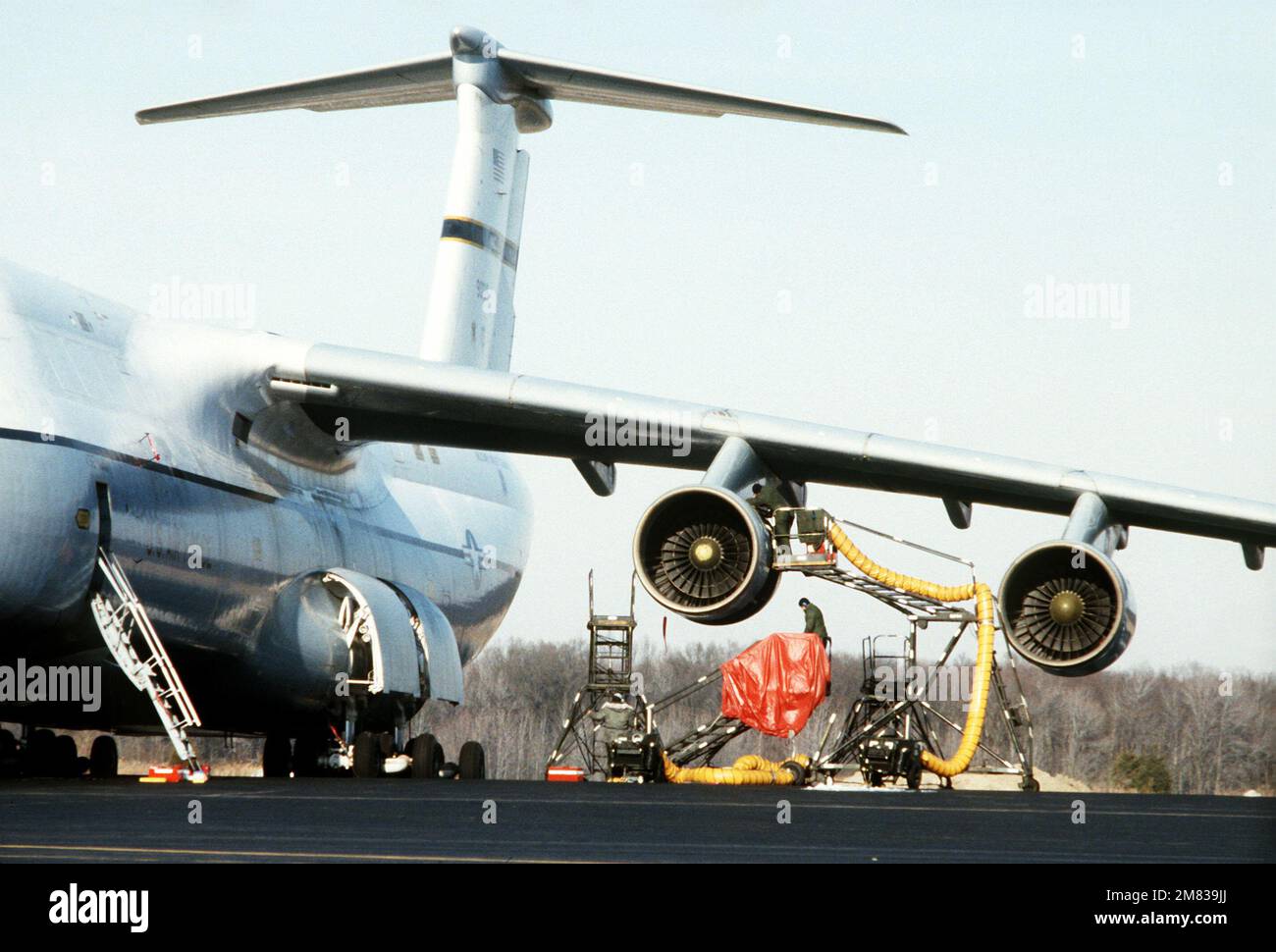 Flight line mechanics hi-res stock photography and images - Alamy