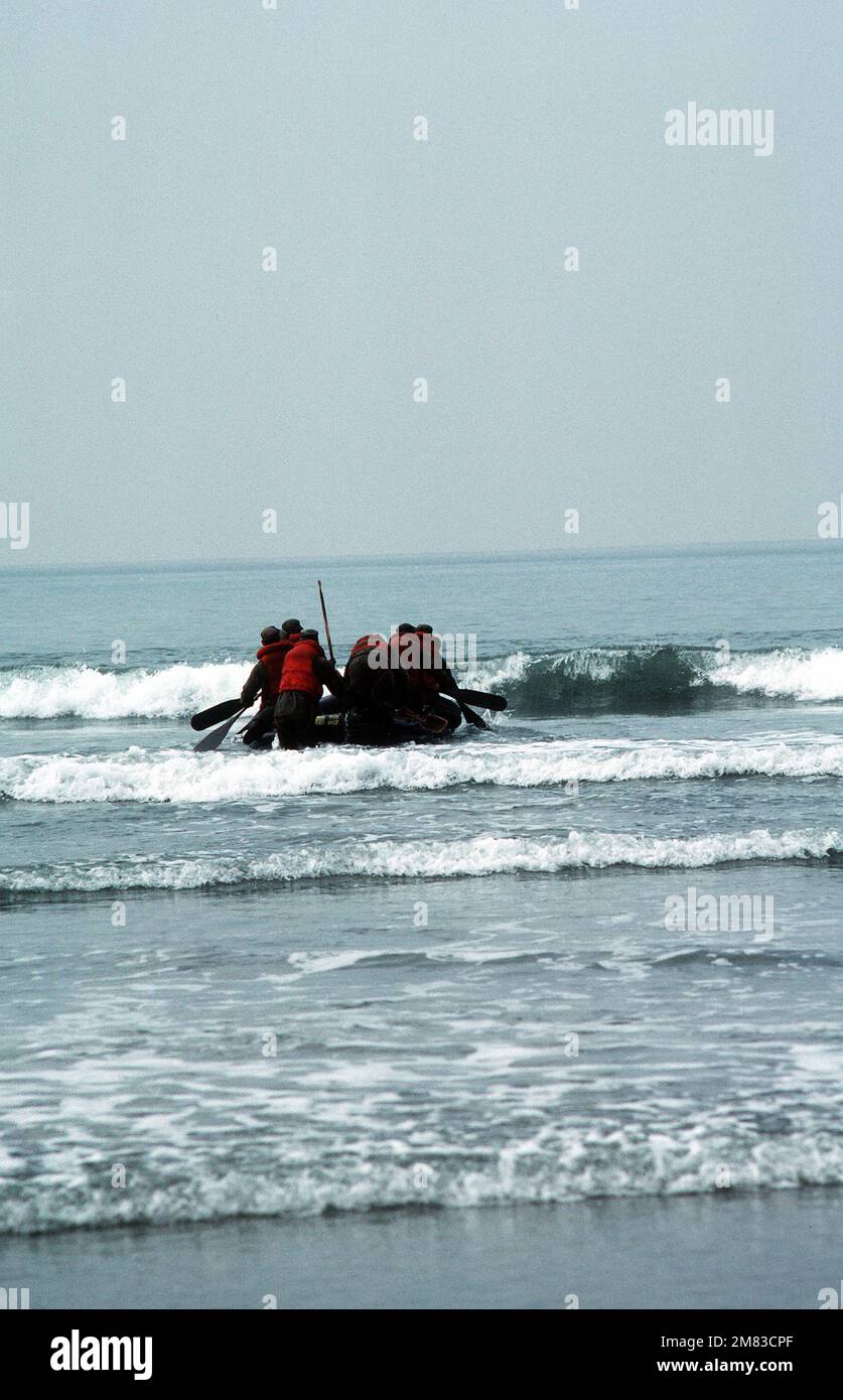 A U.S. Navy Basic Underwater Demolition/Sea-Air-Land (SEAL) (BUD/S ...