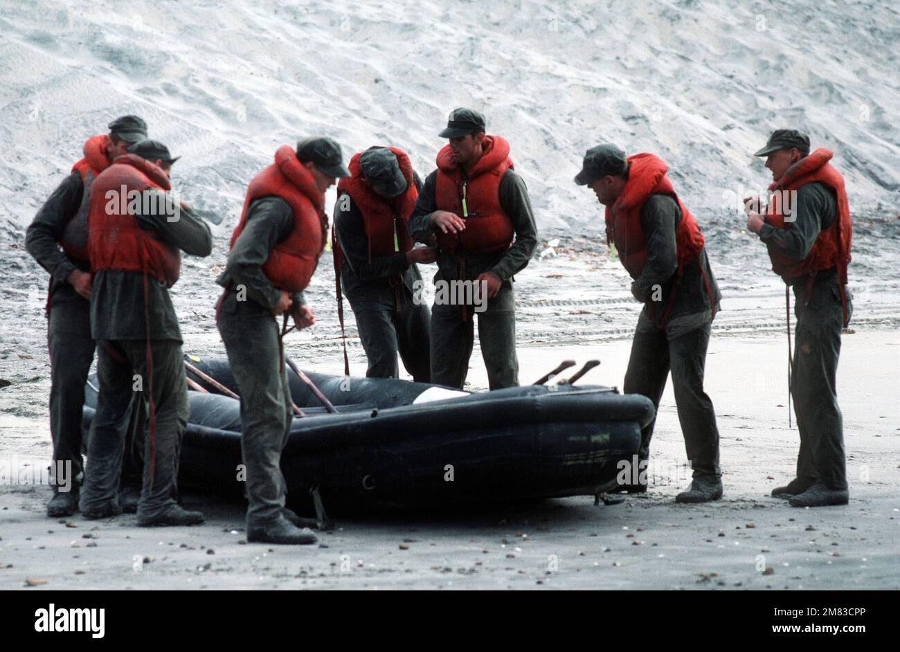 A U.S. Navy Basic Underwater Demolition/Sea-Air-Land (SEAL) (BUD/S ...