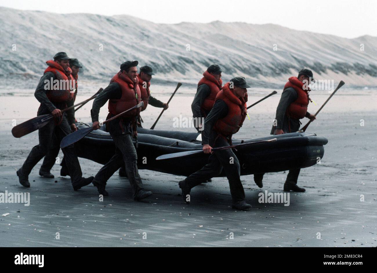 A U.S. Navy Basic Underwater Demolition/Sea-Air-Land (SEAL) (BUD/S ...