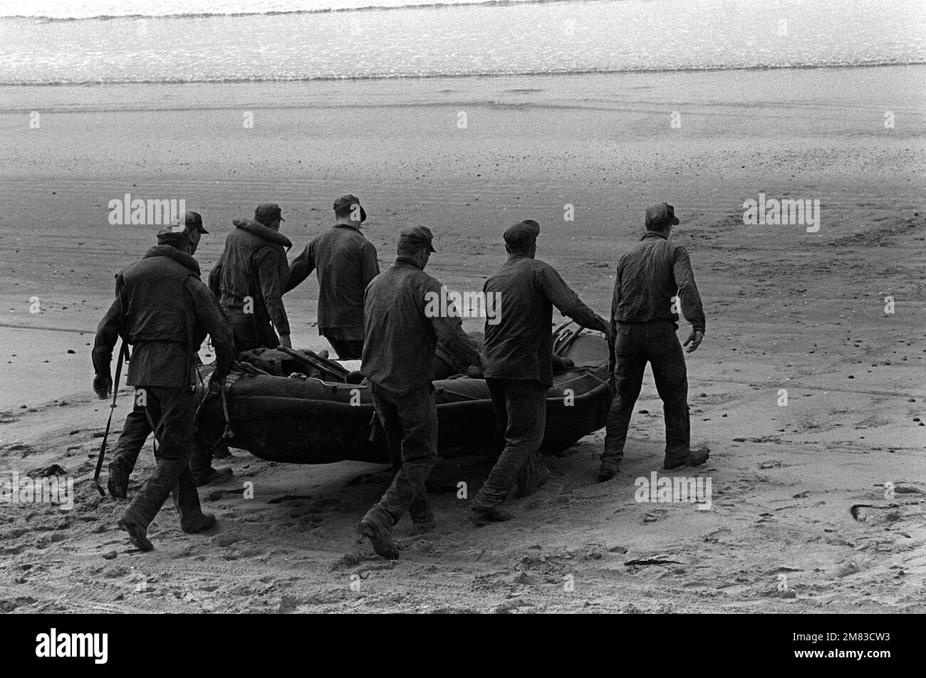 A U.S. Navy Basic Underwater Demolition/Sea-Air-Land (SEAL) (BUD/S ...