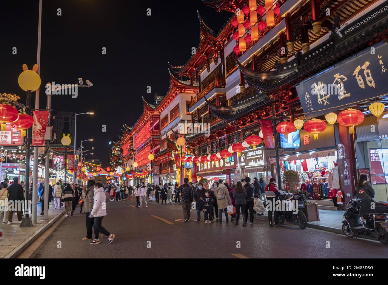 Yuyuan Garden Lantern Festival bustles, welcoming the coming of the ...