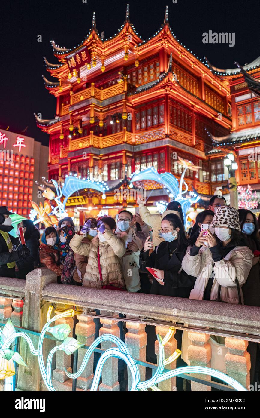 Yuyuan Garden Lantern Festival bustles, welcoming the coming of the ...