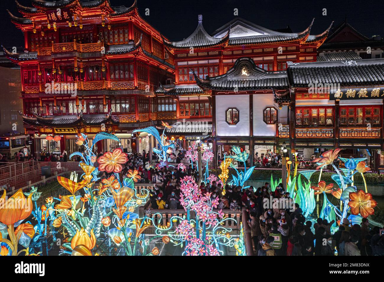 Yuyuan Garden Lantern Festival bustles, welcoming the coming of the ...