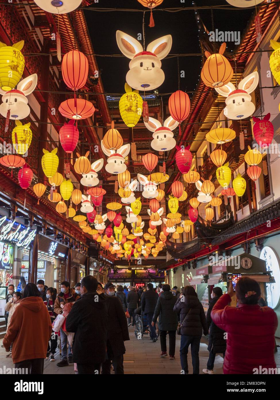 Yuyuan Garden Lantern Festival bustles, welcoming the coming of the ...