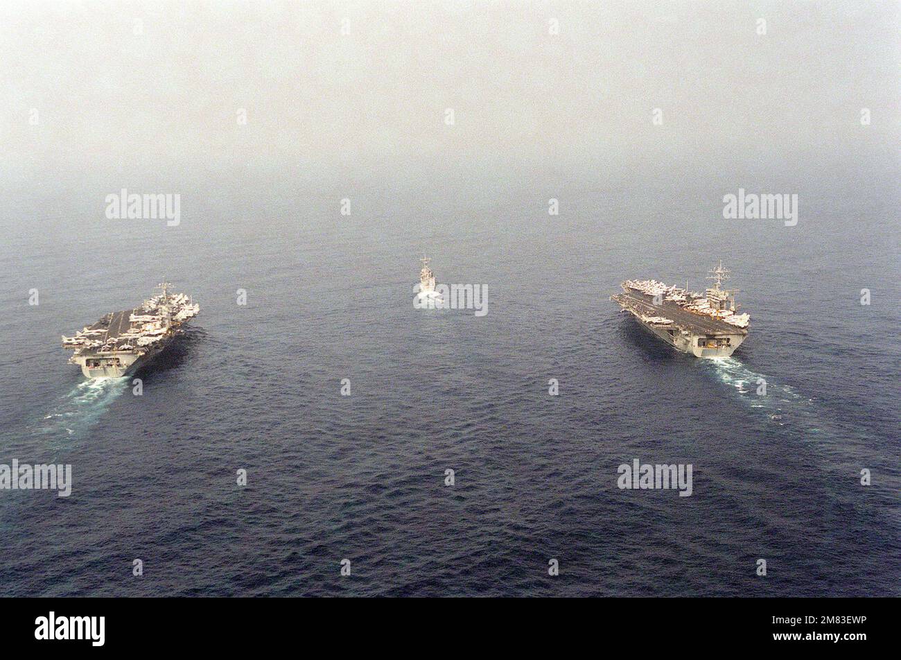 A stern view of the nuclear-powered aircraft carriers USS NIMITZ (CVN ...