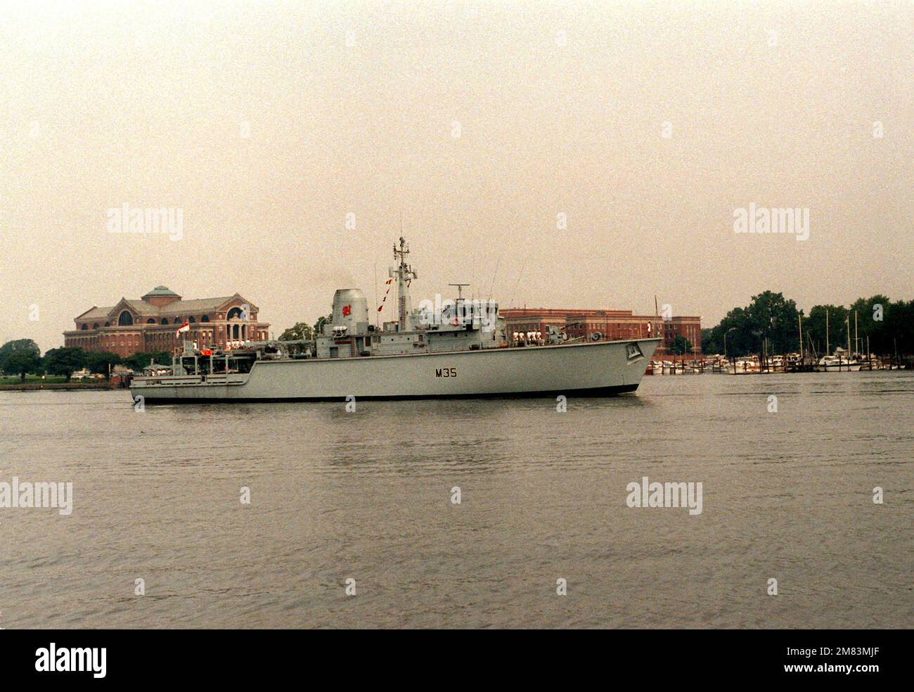 Hunt class minesweeper hi-res stock photography and images - Alamy