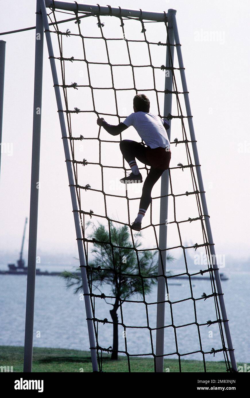 Cargo net obstacle course hi-res stock photography and images - Alamy