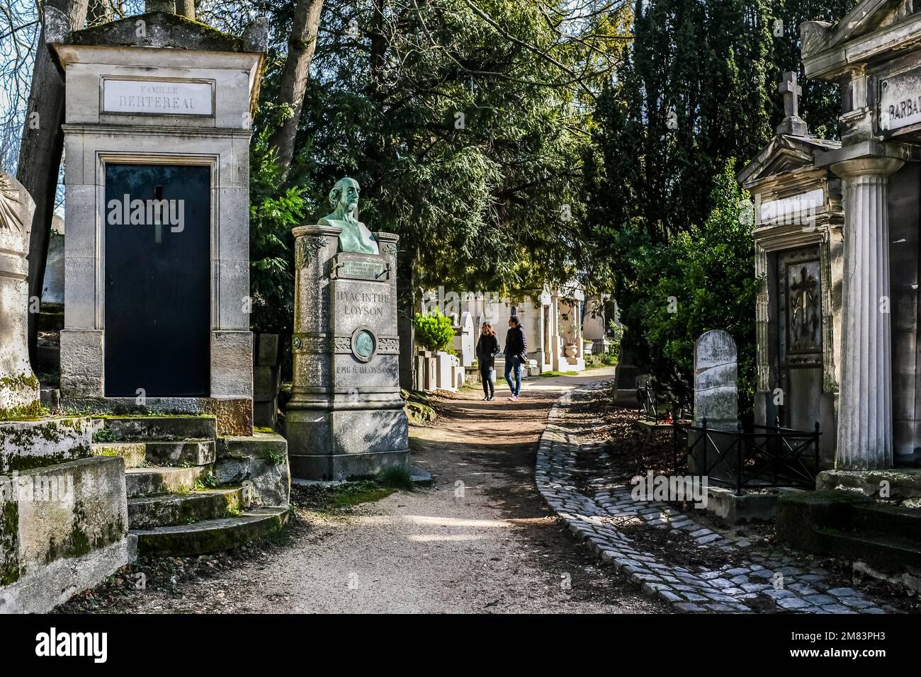 Paris 20eme arrondissement pere lachaise hi-res stock photography and ...