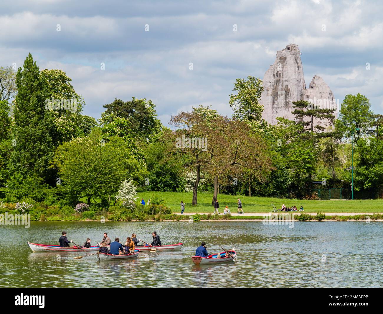 LAKE AND ROTUNDA, LAKE DAUMESNIL, BOIS DE VINCENNES, PARIS, ILE DE ...
