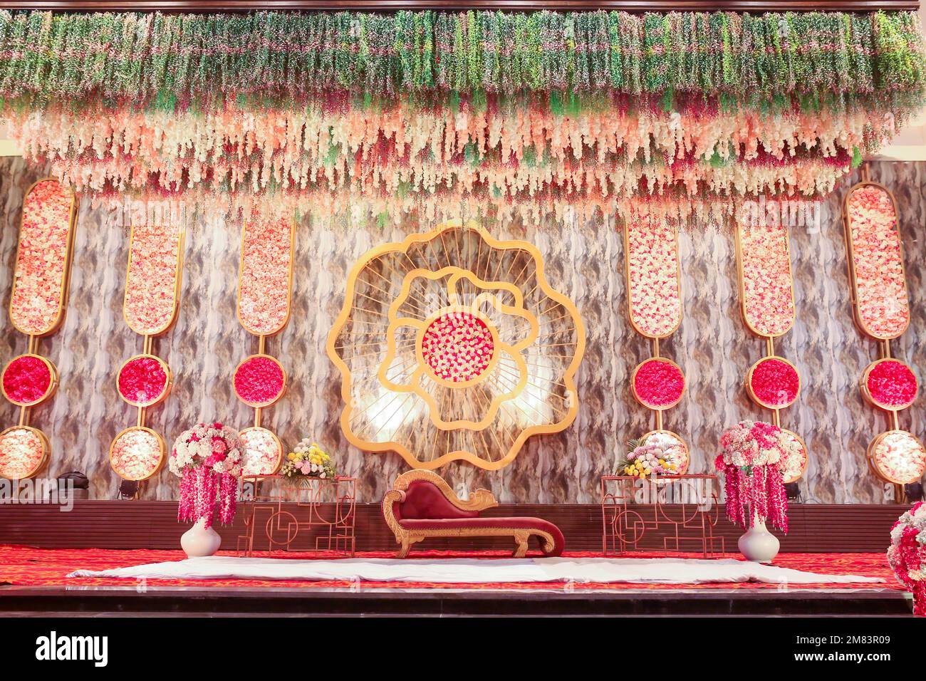 The Beautiful Decorations cultural program, Wedding Decorations, props ...