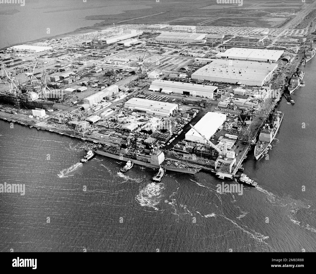 An aerial view of the Aegis guided missile cruiser USS YORKTOWN (CG 48 ...