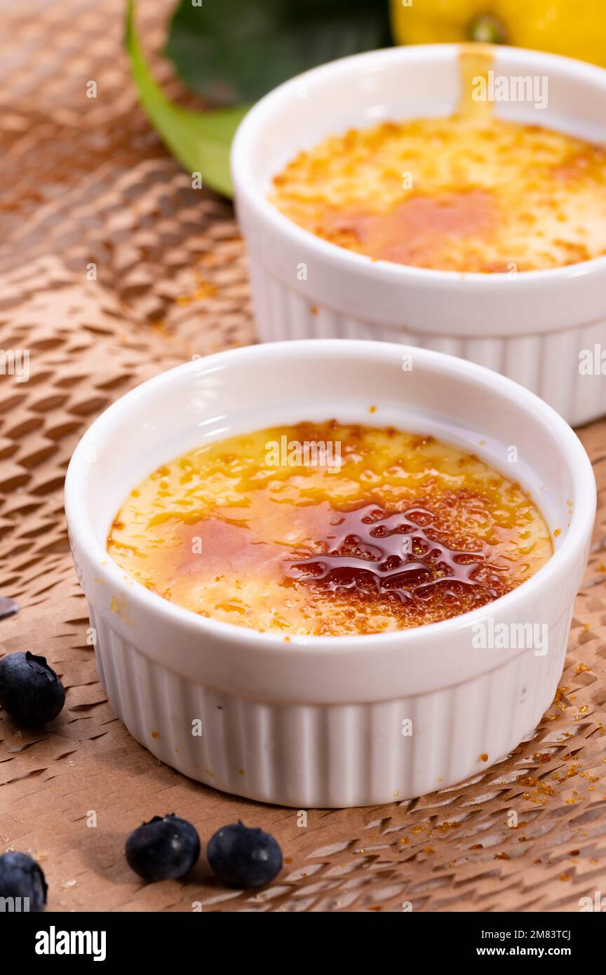 Reflective ceramic hi-res stock photography and images - Alamy