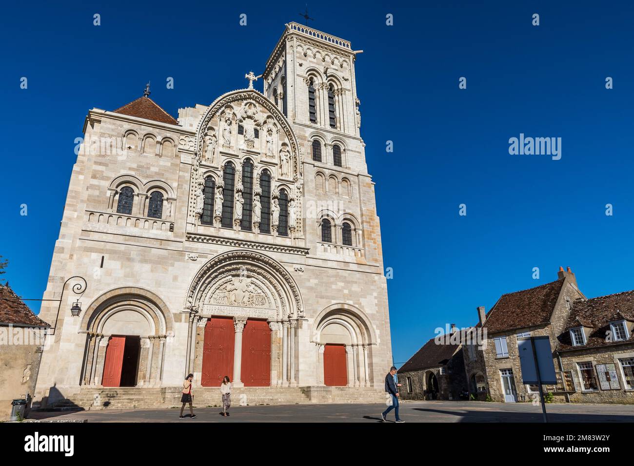 SAINT MARY MAGDALENE BASILICA, VEZELAY, (89) YONNE, BOURGUNDY, FRANCE Stock Photo - Alamy