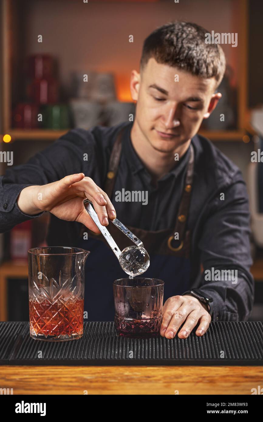 Old fashioned cocktail mixing bar hi-res stock photography and images - Alamy
