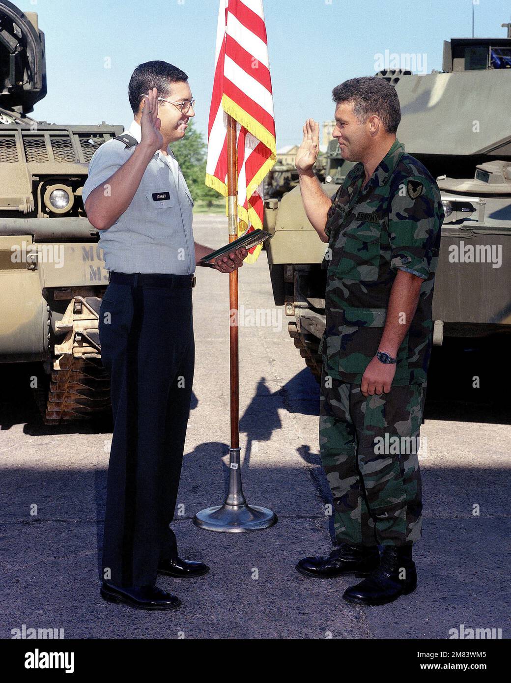 Illinois military activities hi-res stock photography and images - Alamy