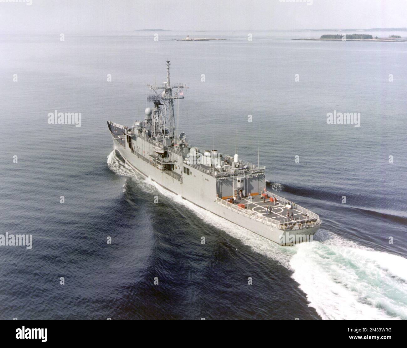 A port quarter view of the guided missile frigate SIMPSON (FFG-56 ...