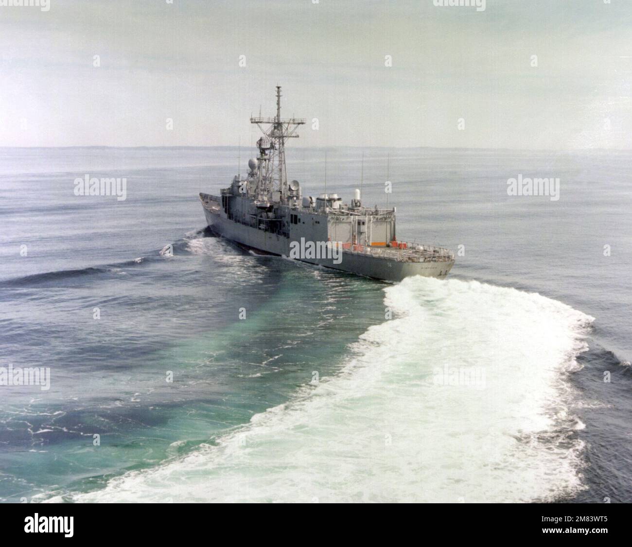 A port quarter view of the guided missile frigate SIMPSON (FFG-56 ...