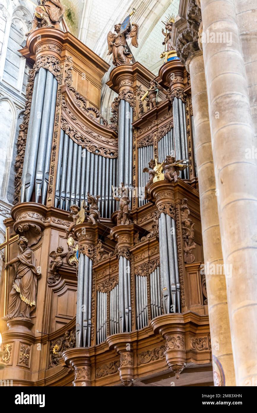 ORGAN, NOTRE DAME DE SAINT OMER CATHEDRAL, SAINT OMER, (62) PAS-DE ...