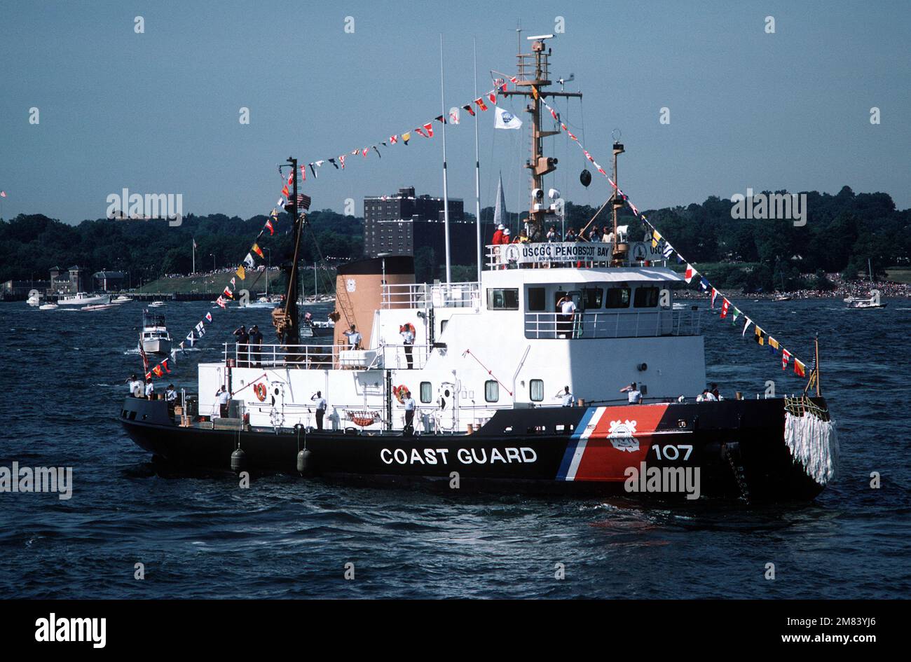 A starboard bow view of the U.S. Coast Guard icebreaking tug USCGC ...