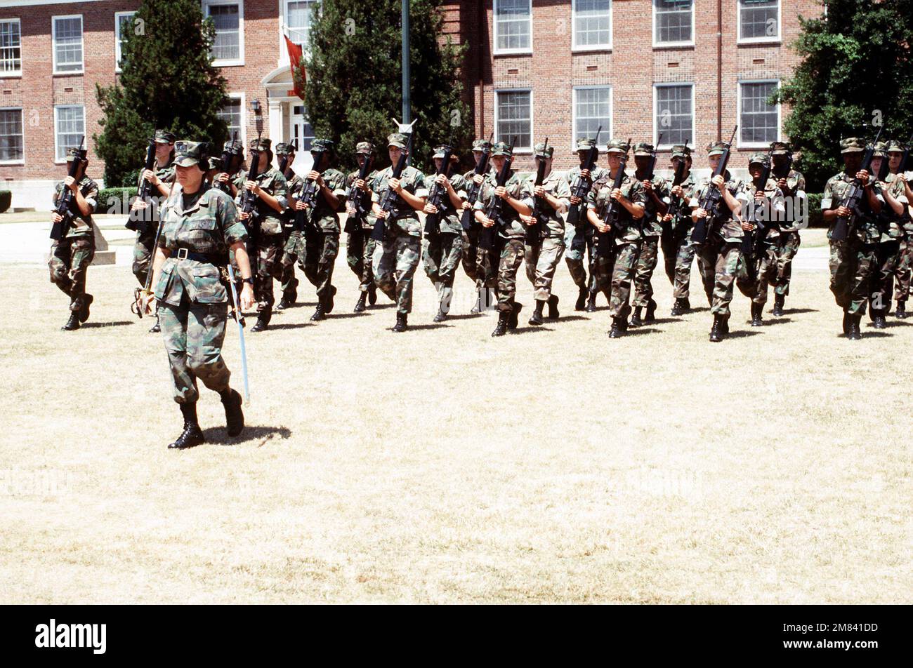 The Marine Corps first all-woman drill platoon marches in formation ...