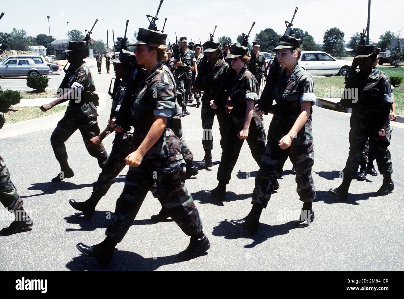 The Marine Corps first all-woman drill platoon marches in formation ...