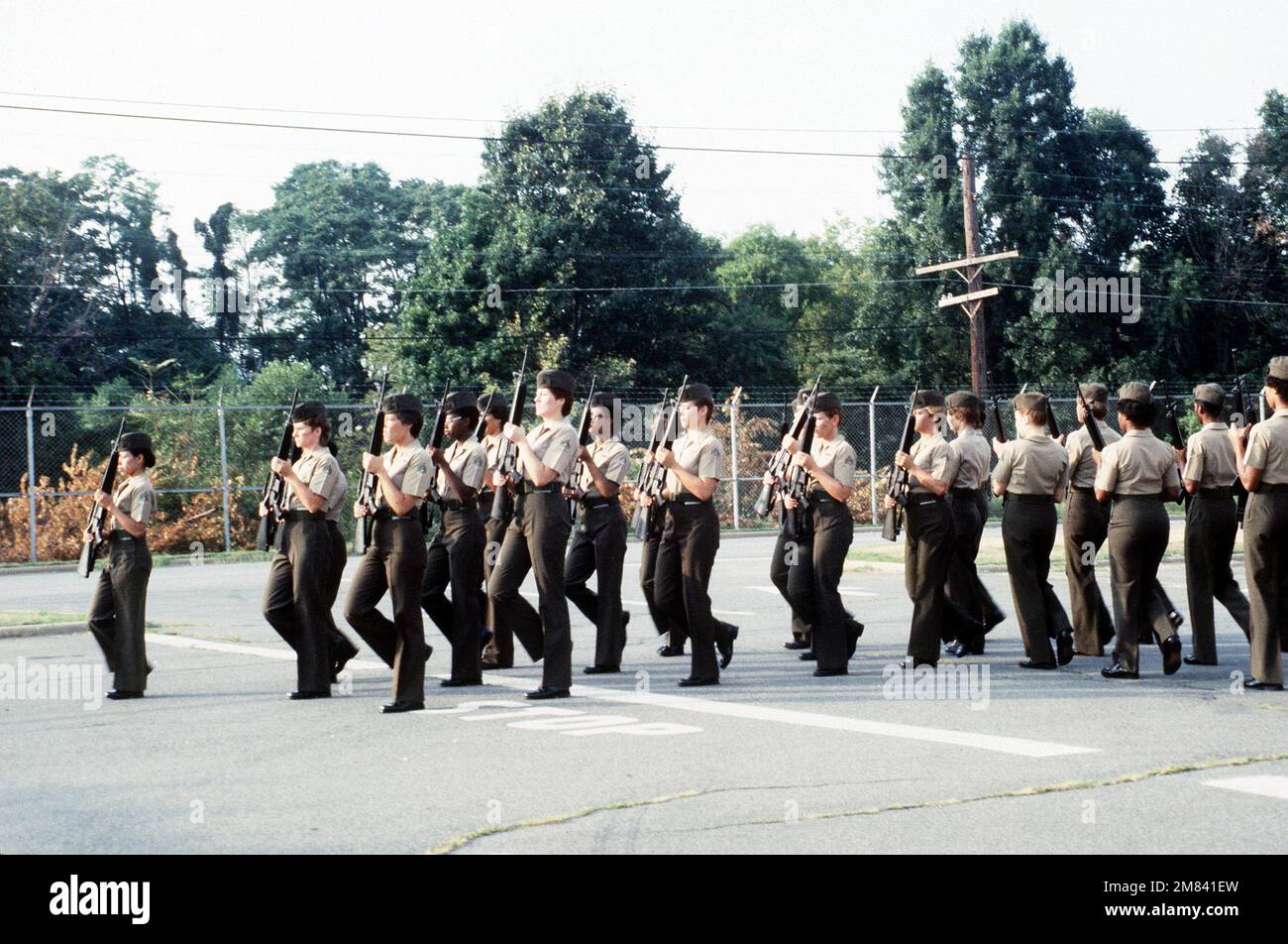 The Marine Corps first all-woman drill platoon marches in formation ...