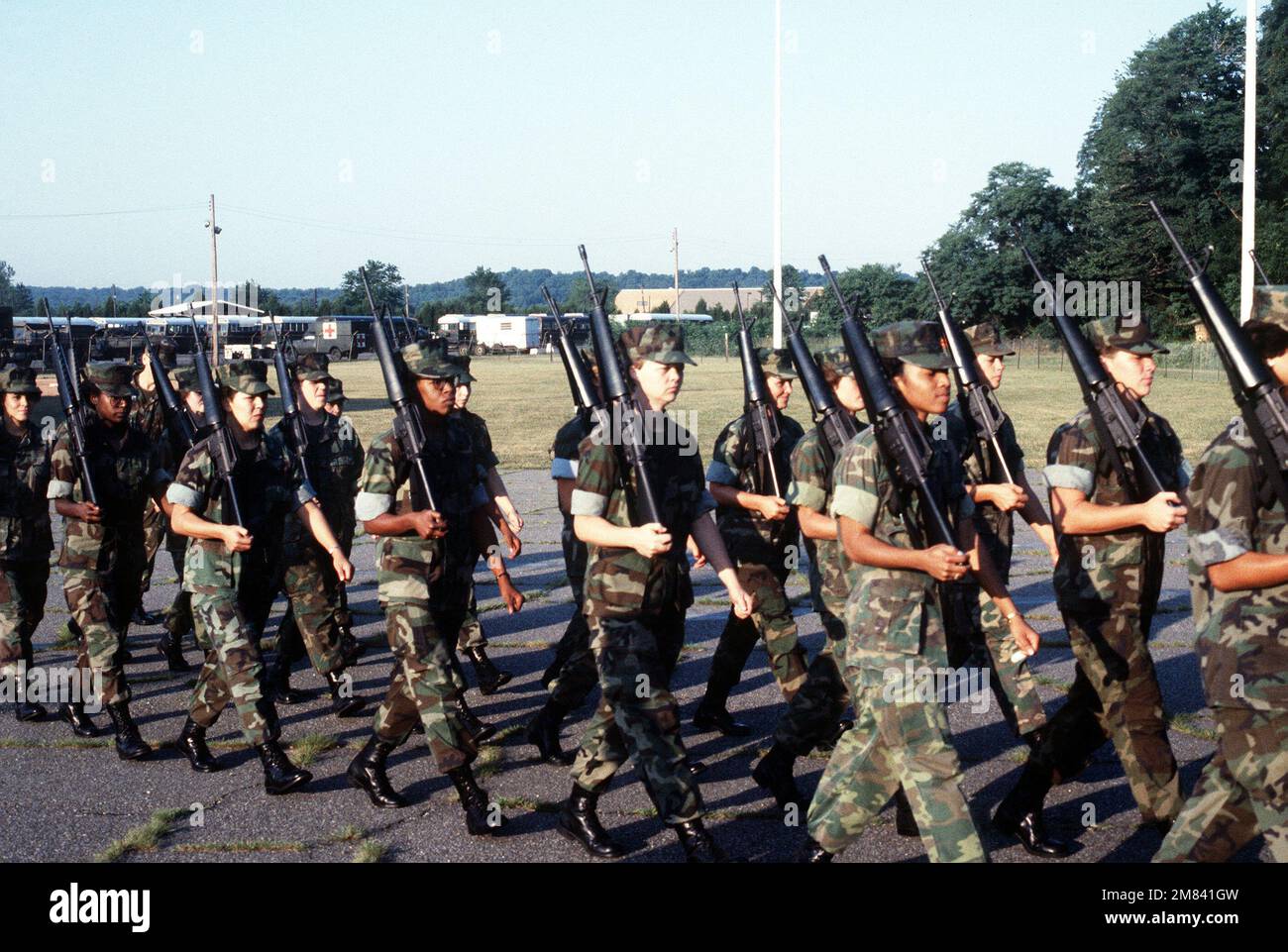 The Marine Corps first all-woman drill platoon marches in formation ...