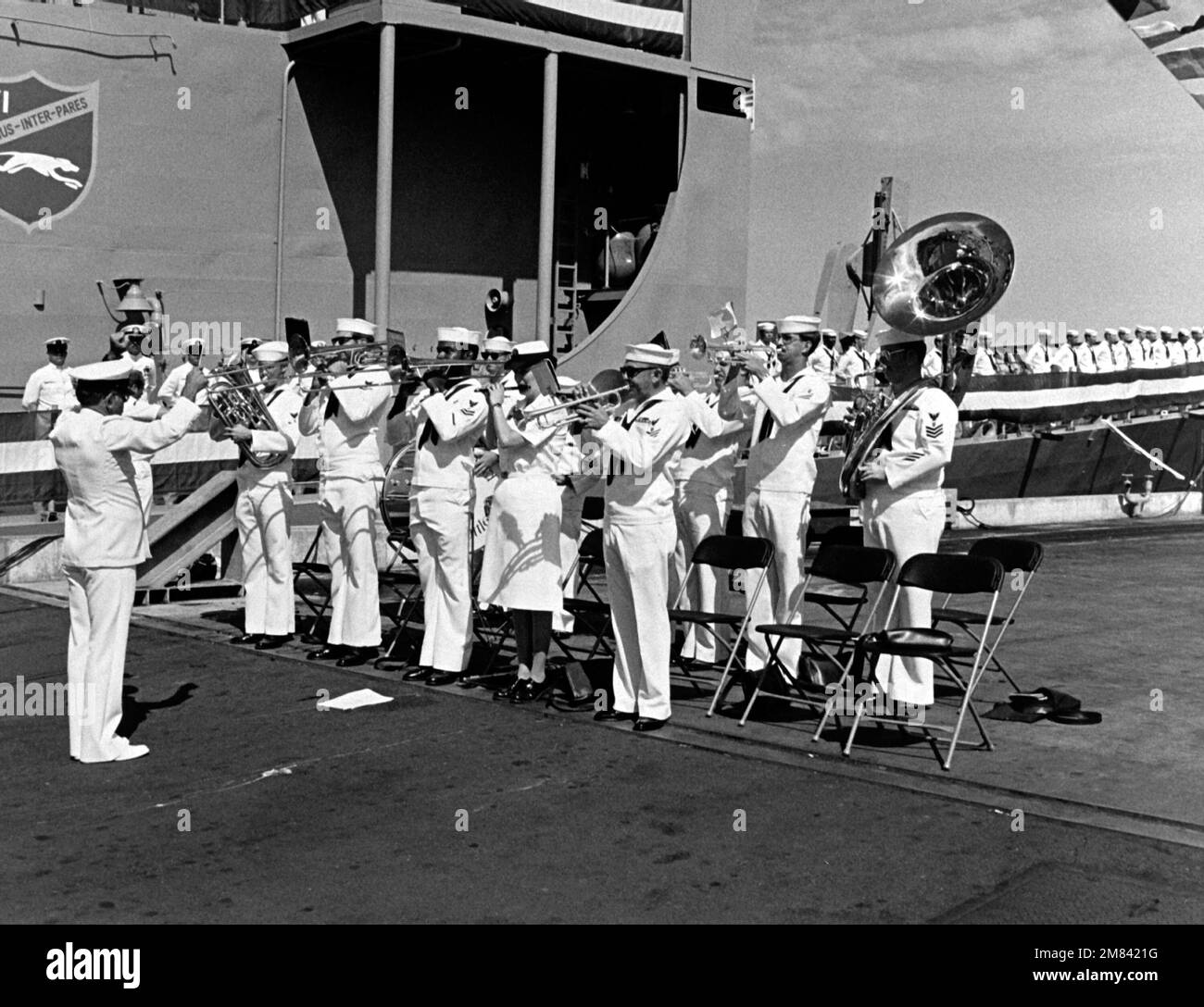 Uss carr ffg 52 hi-res stock photography and images - Alamy