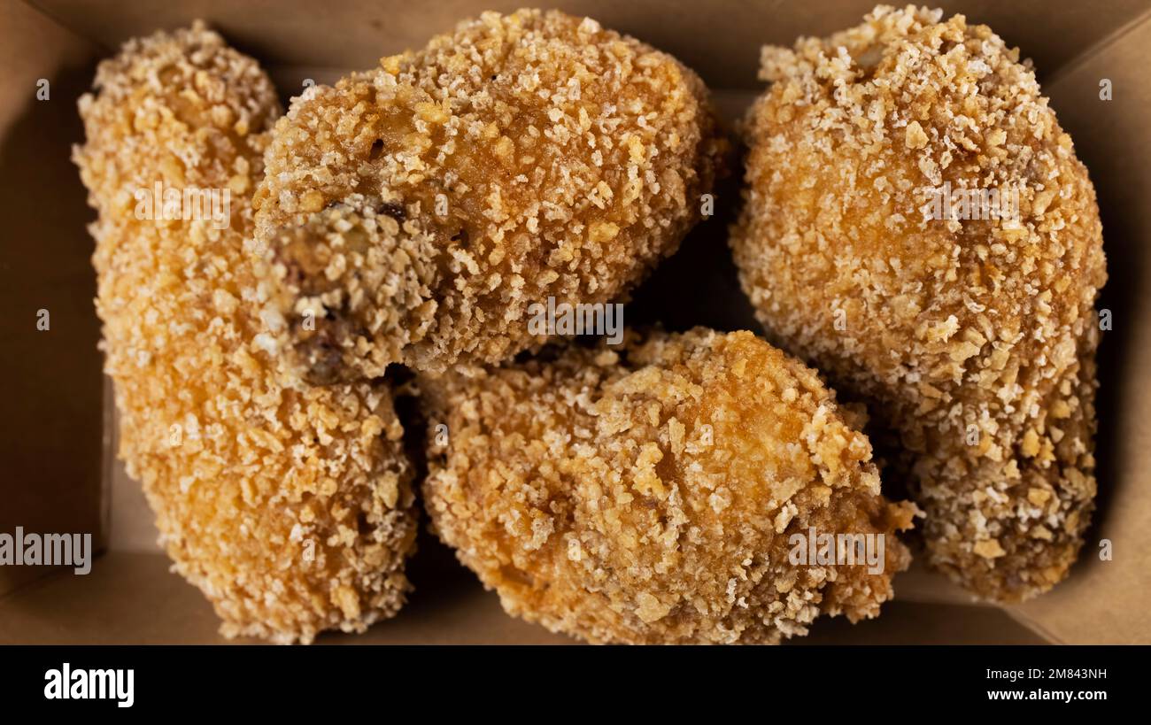 Bucket chicken legs hi-res stock photography and images - Alamy