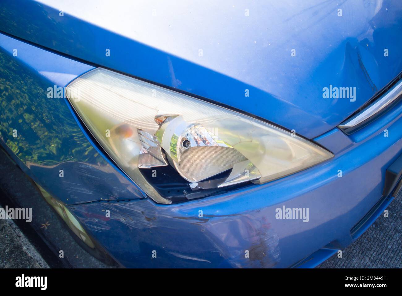 Broken headlight damage hi-res stock photography and images - Alamy