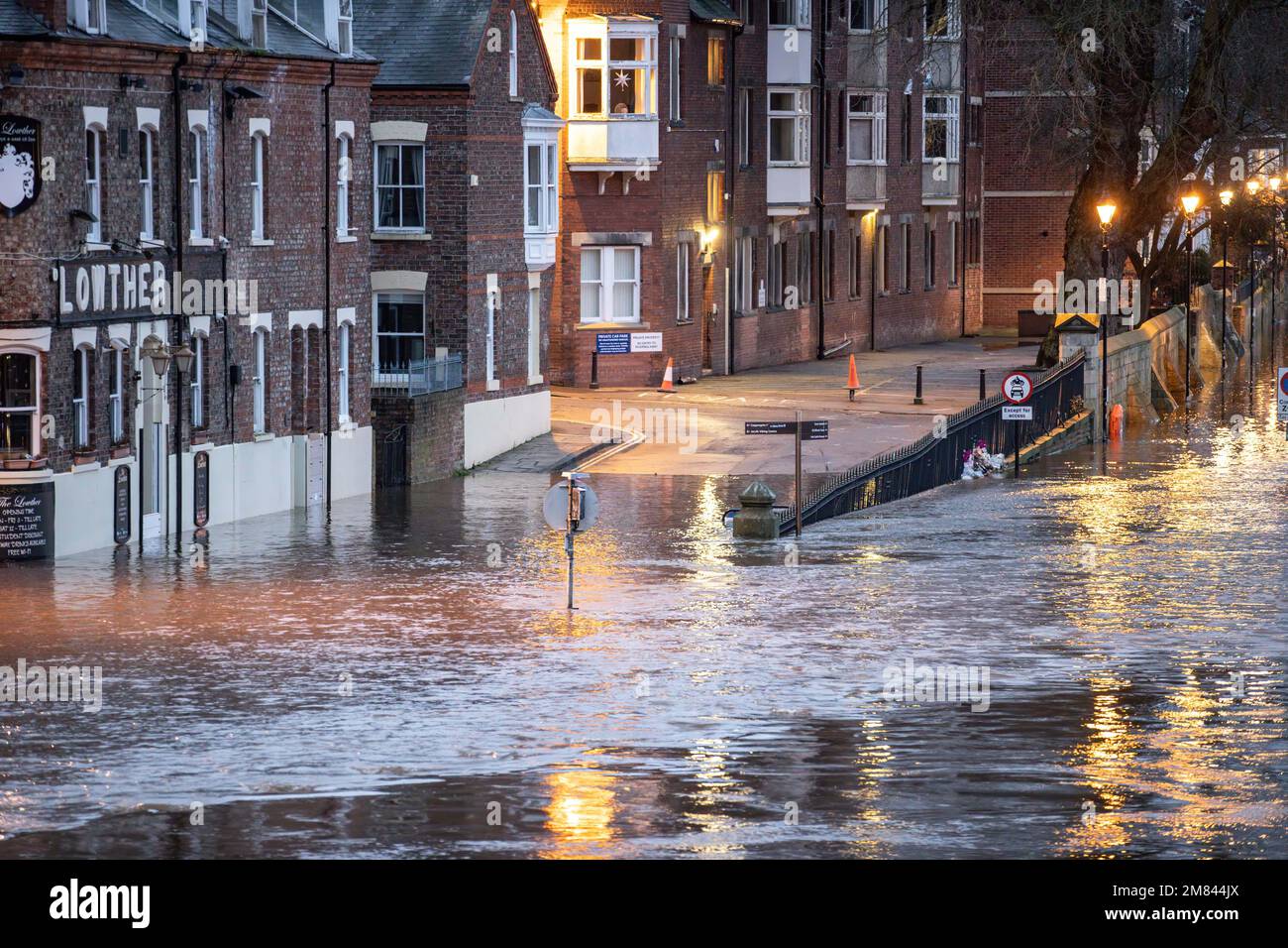 York, UK. 12th Jan, 2023. The Lowther pub is flooded as heavy rain ...