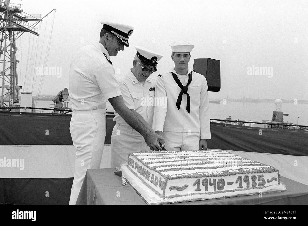 Long beach naval shipyard Black and White Stock Photos & Images - Alamy
