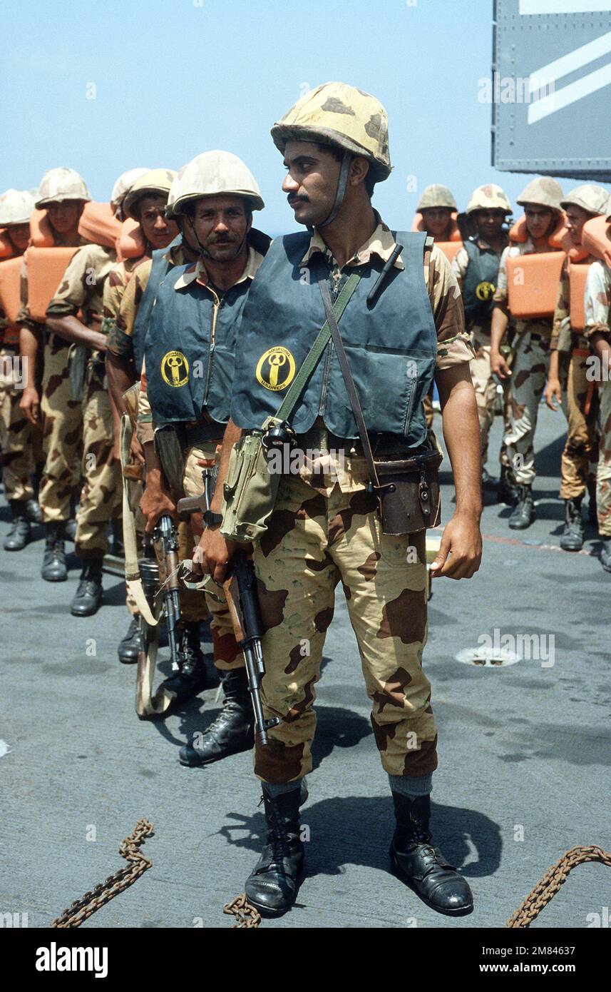 Egyptian marines aboard the amphibious assault ship USS IWO JIMA (LPH-2 ...