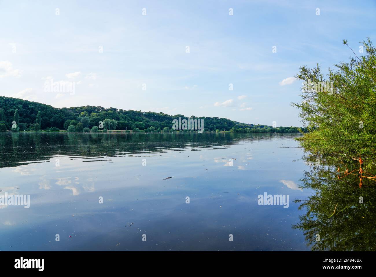 Kemnader See in the evening. Ruhr reservoir with surrounding nature ...