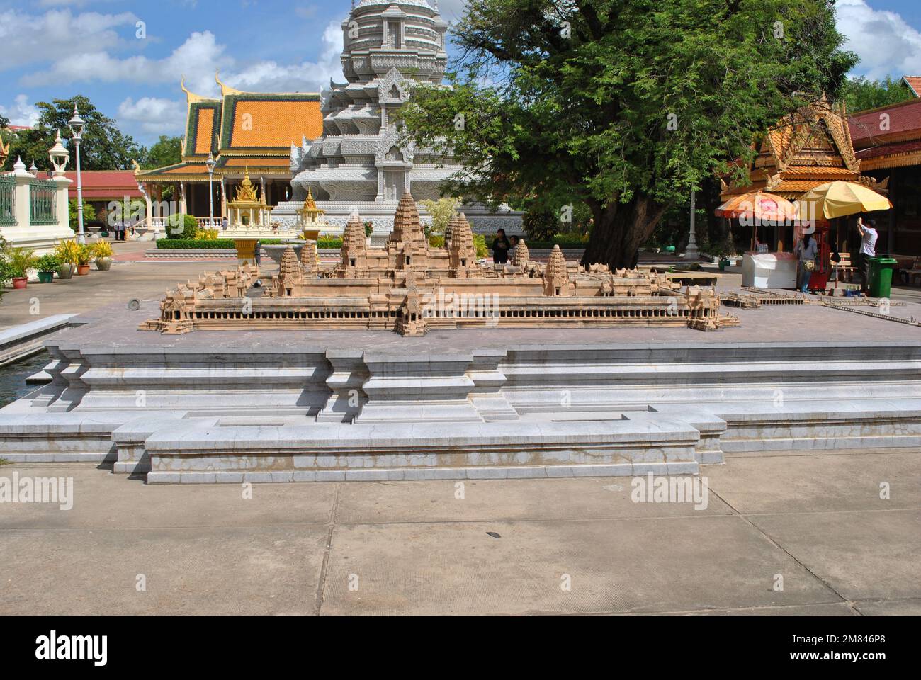 Angkor wat temple miniature Stock Photo - Alamy