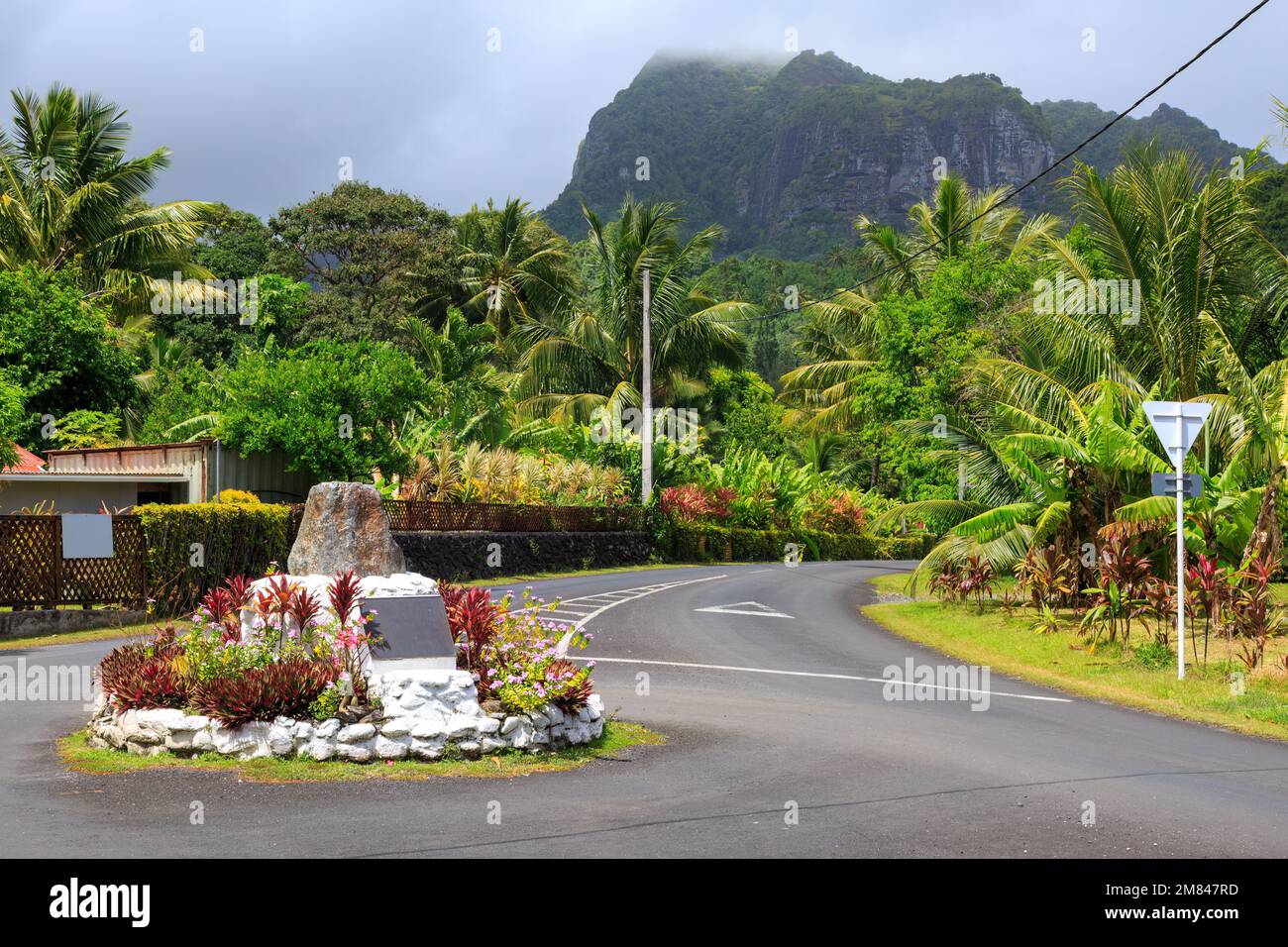 A street with a roundabout in the town of Avarua on the tropical island ...