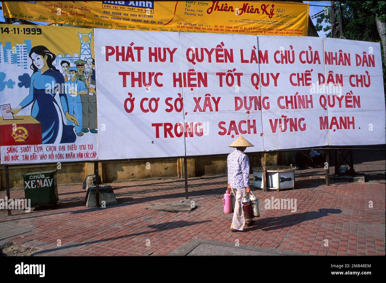 Sign in vietnamese language hi-res stock photography and images - Alamy
