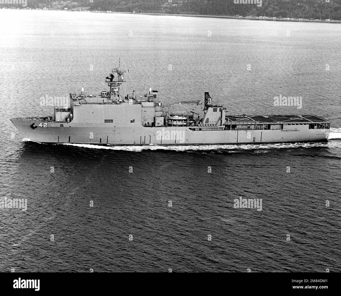 Aerial port beam view of the dock landing ship USS GERMANTOWN (LSD-42 ...