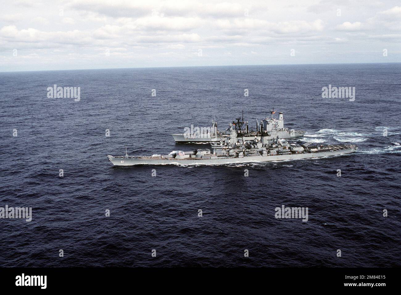 The fleet oiler USS MERRIMACK (AO-179) refuels the guided missile ...