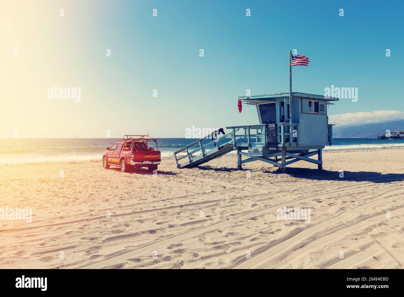 Lifeguard Tower and car on Manhattan Beach in Los Angeles, California ...