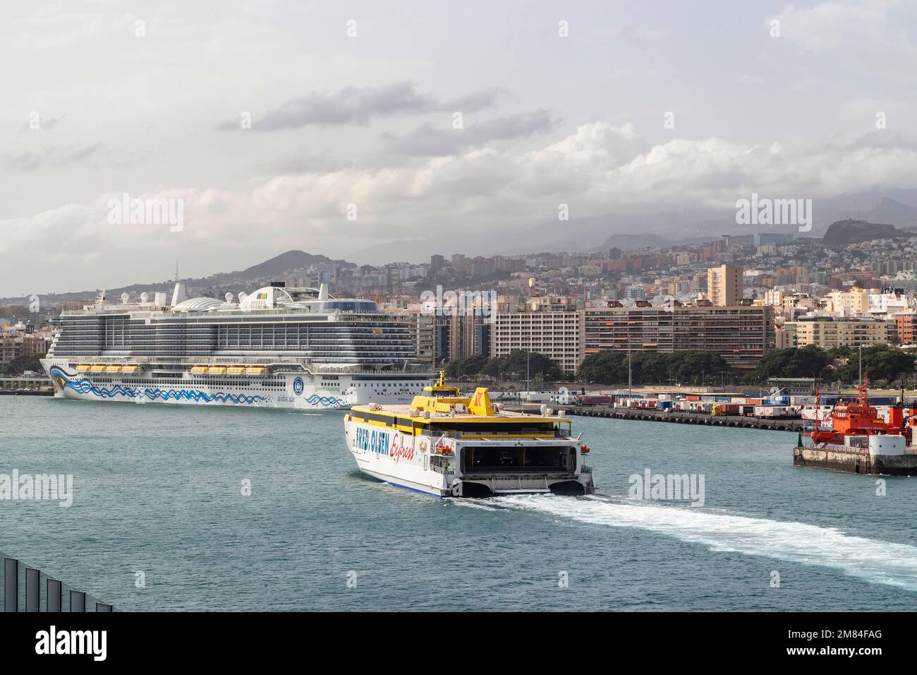 Bajamar Express, Fred Olsen Express ferry entering the harbour in Santa ... Bajamar Express, Fred Olsen Express ferry entering the harbour in Santa ...