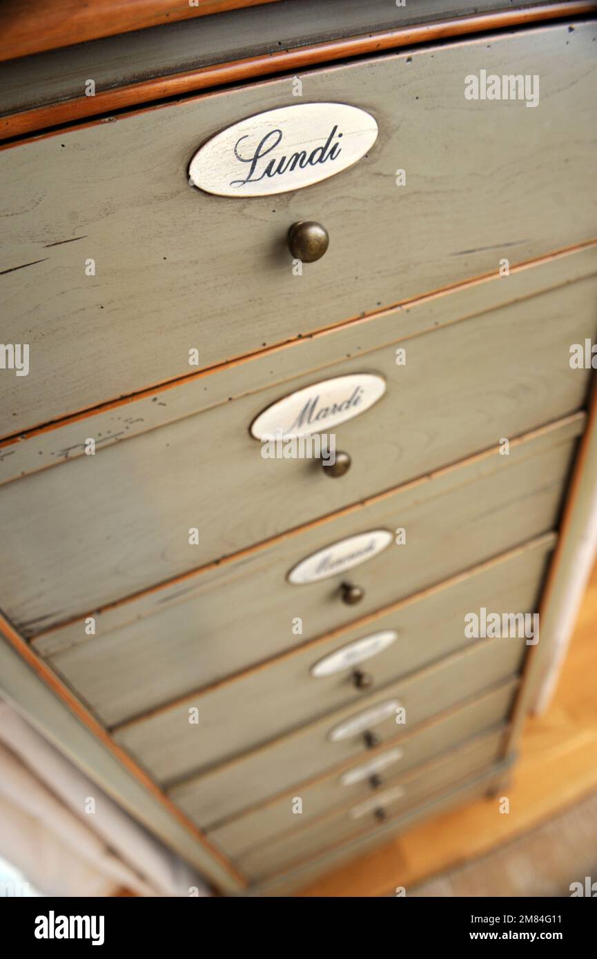 Pastels in drawer hi-res stock photography and images - Alamy