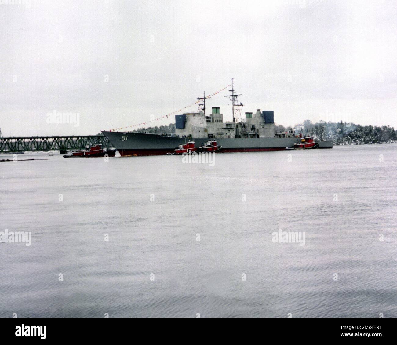 A port bow view of the guided missile cruiser THOMAS S. GATES (CG-51 ...