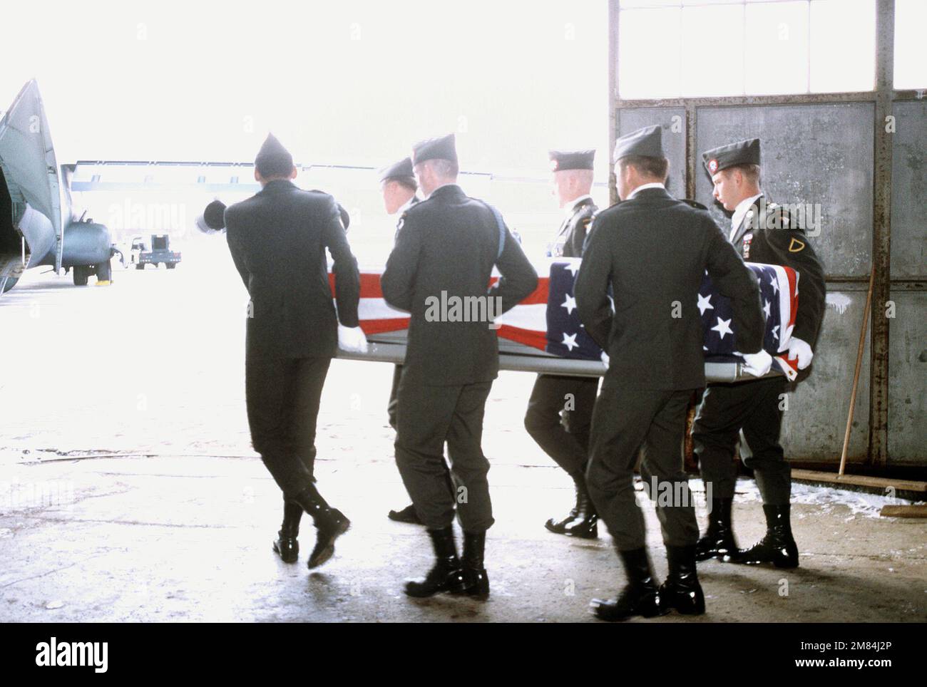 Members of the 101st Airborne Division Honor Guard carry a casket ...