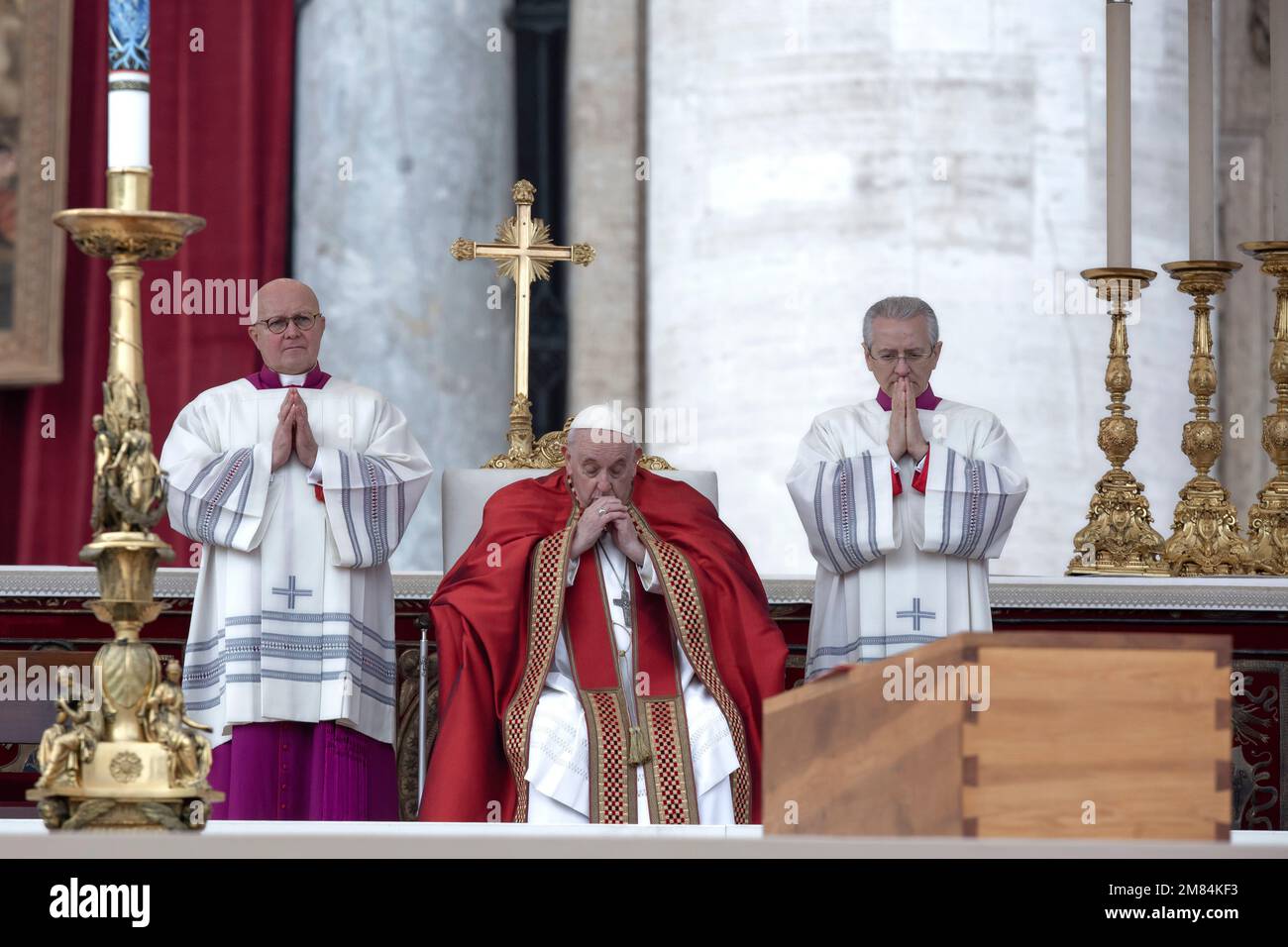 Pope Francis celebrates the funeral mass for late Pope Emeritus ...