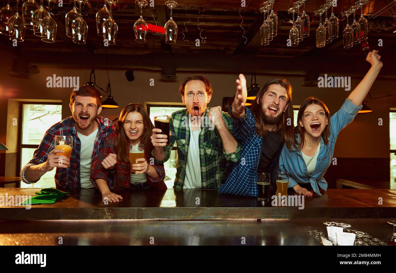 Baseball fans beer hi-res stock photography and images - Alamy