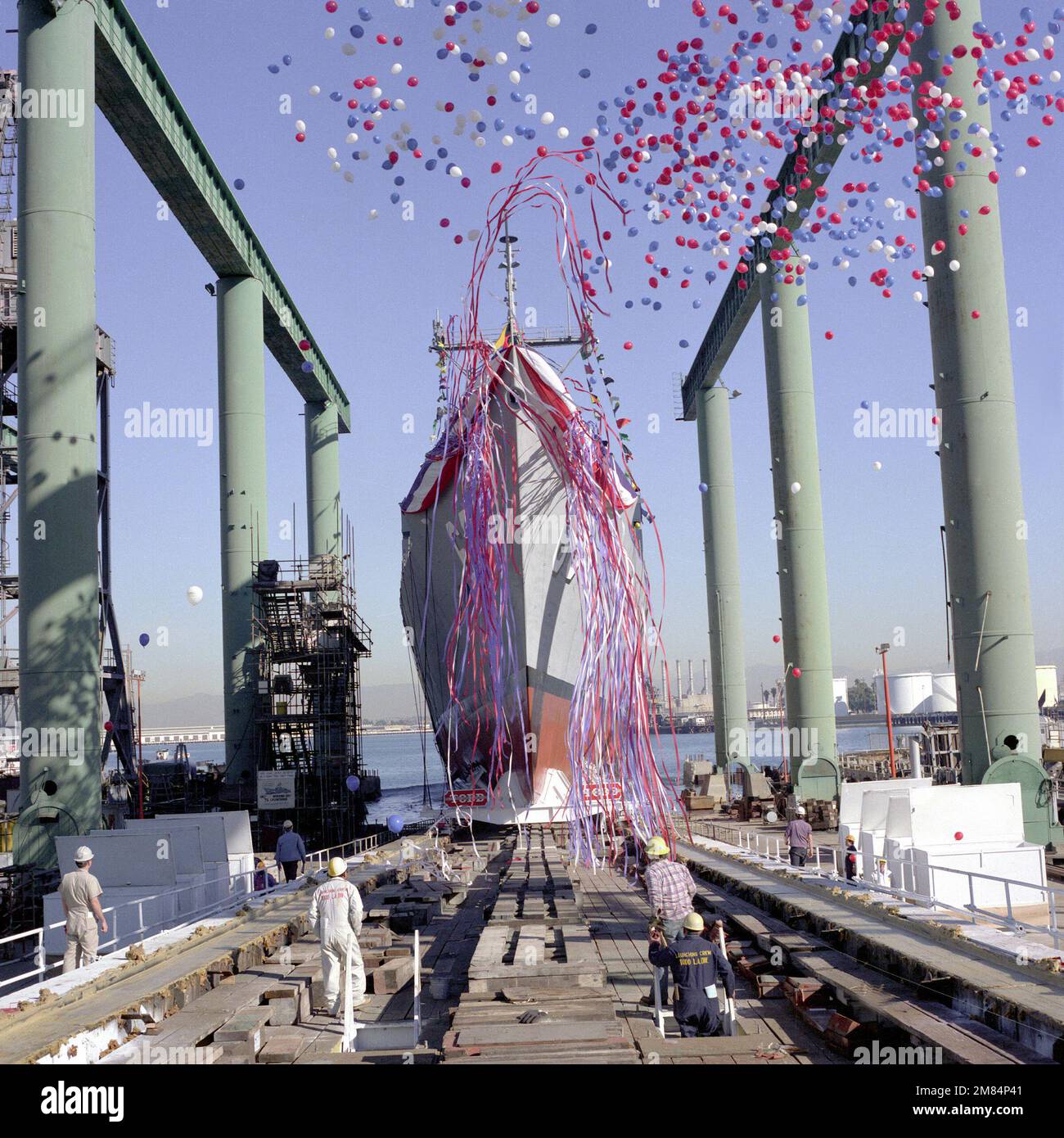 The guided missile frigate R.M. DAVIS (FFG-60) slides down the ways ...