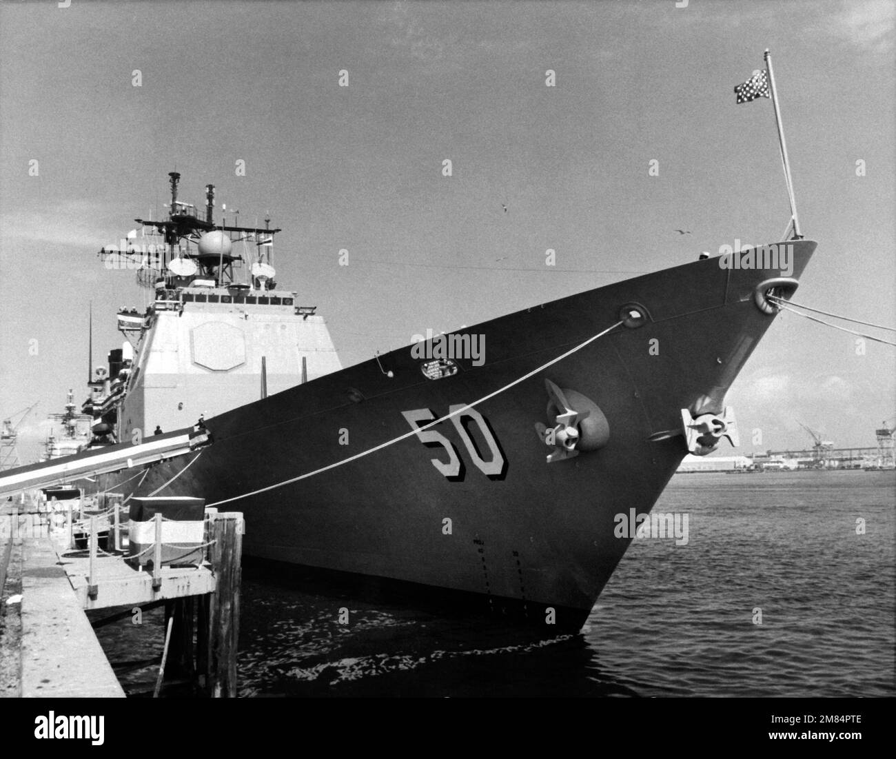 Uss valley forge cg 50 hi-res stock photography and images - Alamy