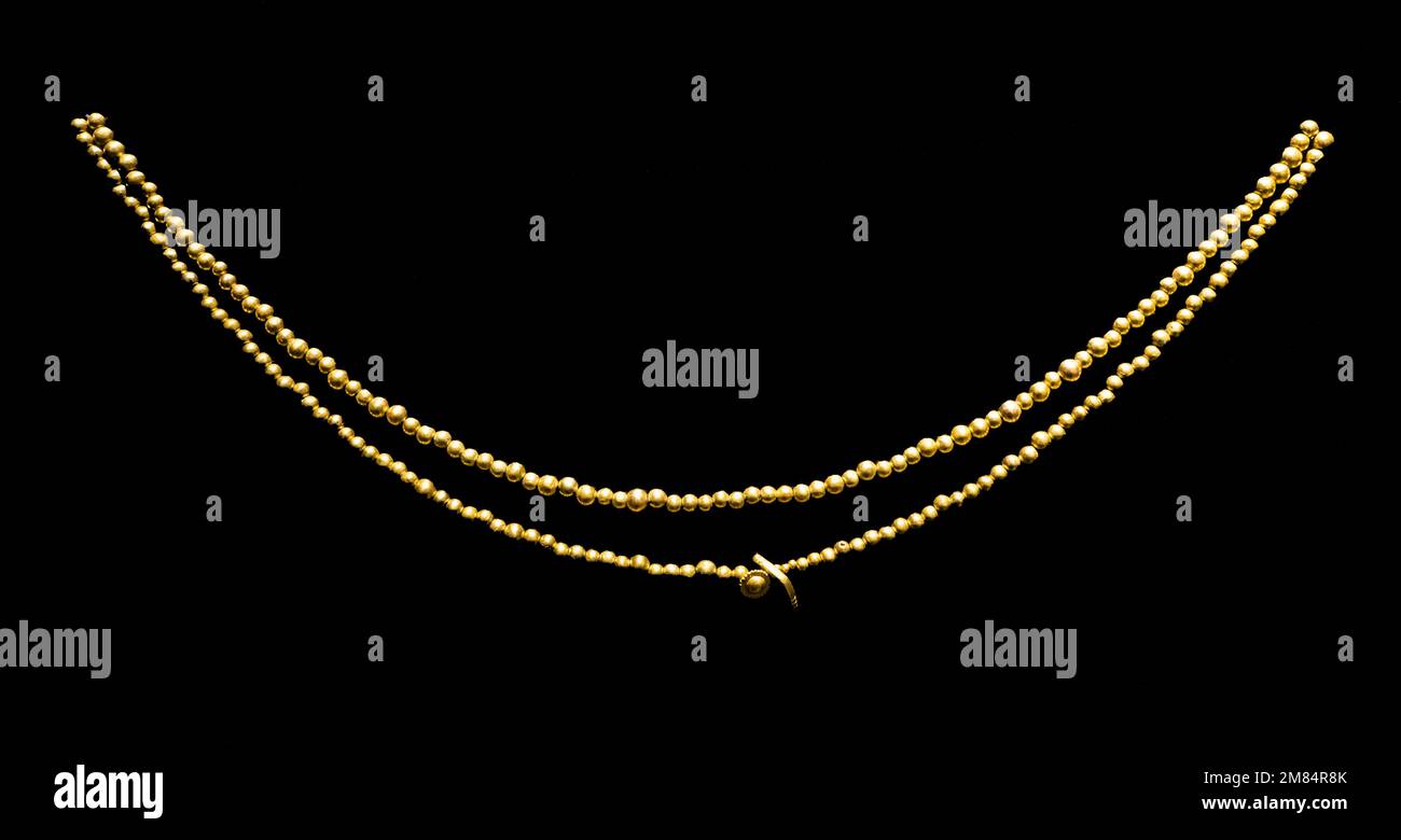 Gold bead necklace from the Mixtec Culture. Museum of Cultures of ...